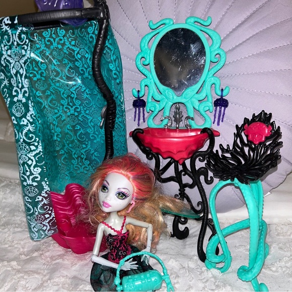 monster high | Toys | Monster High Lagoona Blue Doll Shower Set Vanity ...